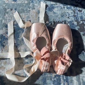 Suffolk | Shoes | Used Suffolk Stellar Pointe Shoes | Poshmark